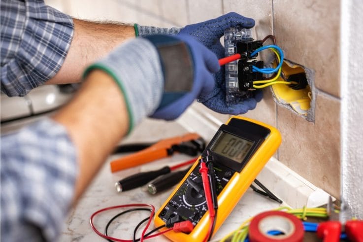 How To Use an Electrical Multimeter To Test Circuit Breaker